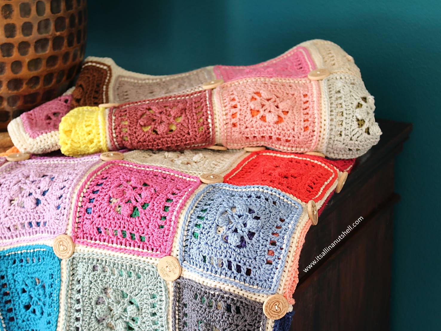 Button Blanket – Free Crochet Pattern – It's all in a Nutshell Crochet